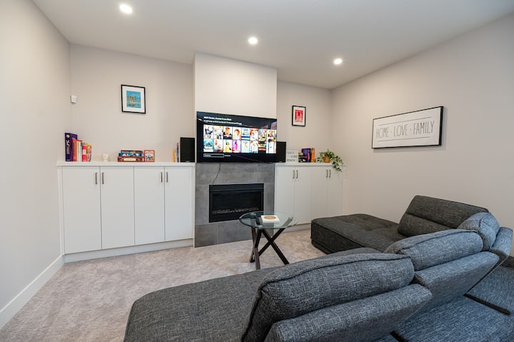 Bright, Modern & Spacious Unit Near Dt And Airport - Calgary