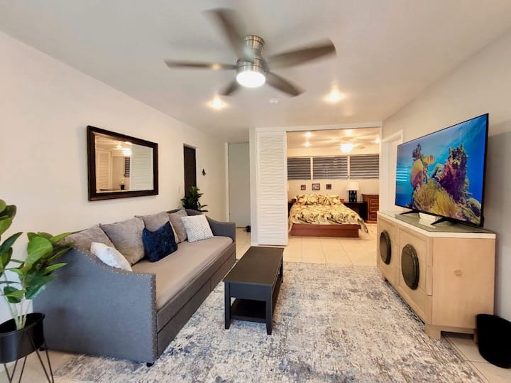 Modern 1-bedroom Island Getaway Near Downtown Kona - Kailua-Kona, HI