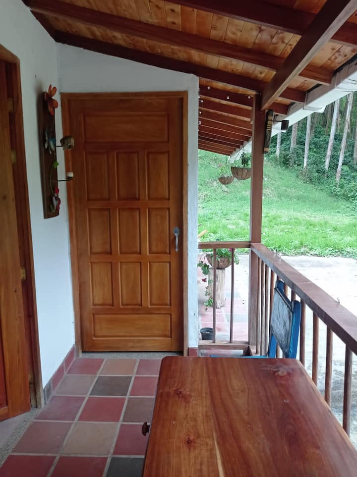 Hermosa Cabaña En Jardín. - Andes
