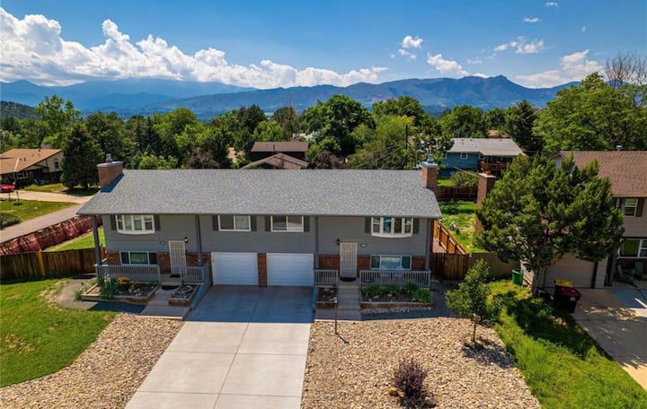 Entire House Rental W/mountain View Near Afb - Colorado Springs, CO