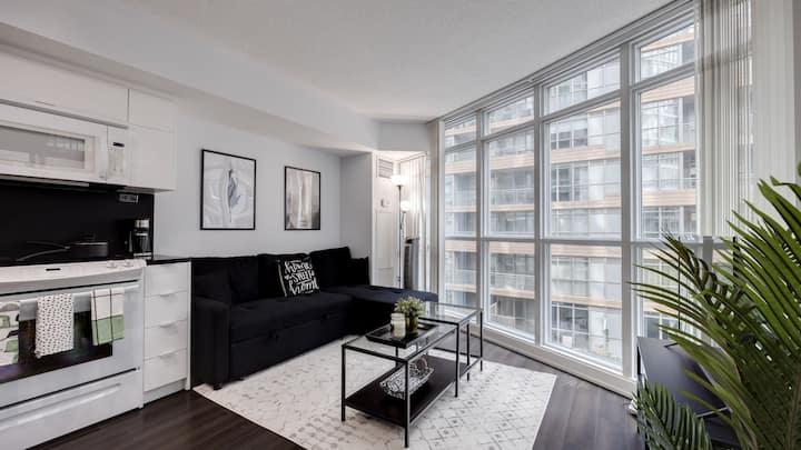 Exquisitely Furnished 1br Suite In Dwtn Toronto - Toronto