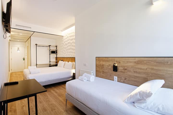 Triple Room With Cityview - Barcelona
