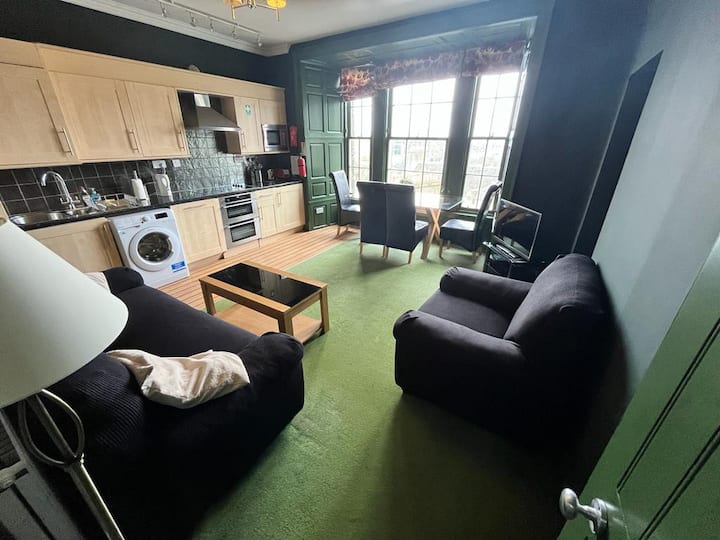 2 Bed 1 Bath Apt, Royal Mile - Edinburgh, UK