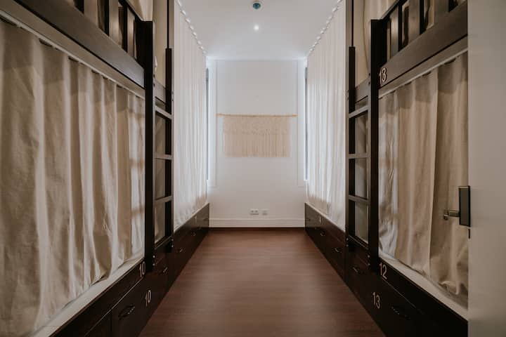 Cama Em Dormitório De 8 Pessoas - Porto, Portugal