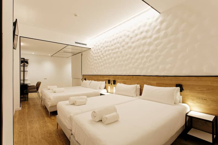 Quadruple Interior Room - Barcelona