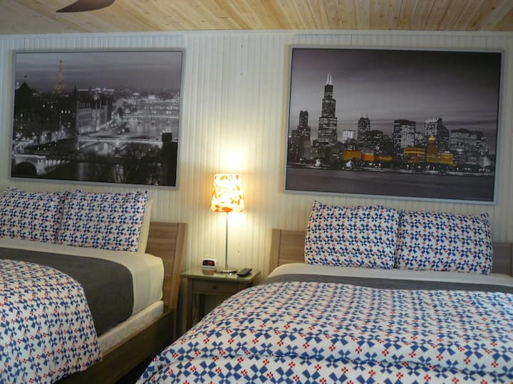 The Saugatuck Retro Resort 2 Queen Beds - ホランド, MI
