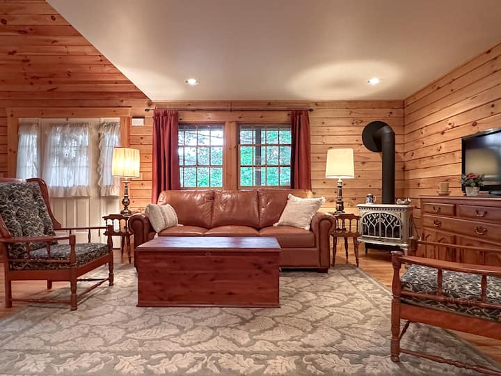 Log Home In Lake George - 레이크 조지