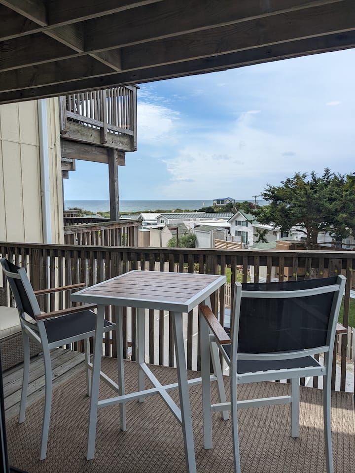 Renovated 1br/1ba Beach Condo W/ocean View In Ei! - Cedar Point, NC