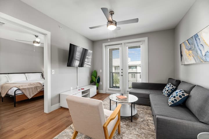 Luxurious And Modern 1br Apt With Pool & Gym - Fort Worth, TX