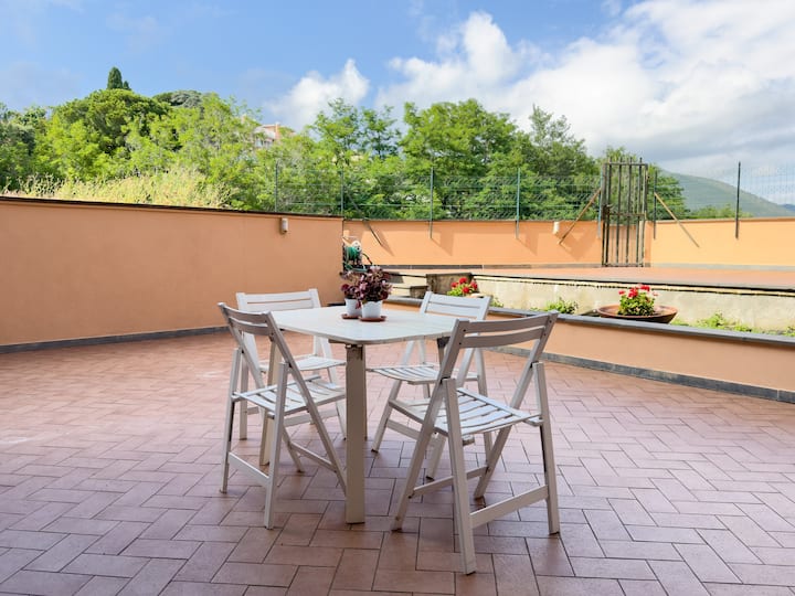 Appartamento Con Ampio Terrazzo In Pineta - Cogoleto