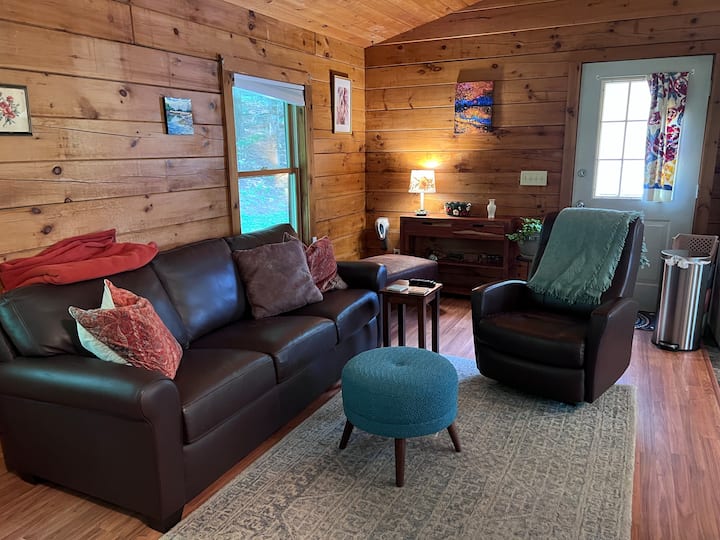 Woodland Retreat Cabin - Greenfield, MA