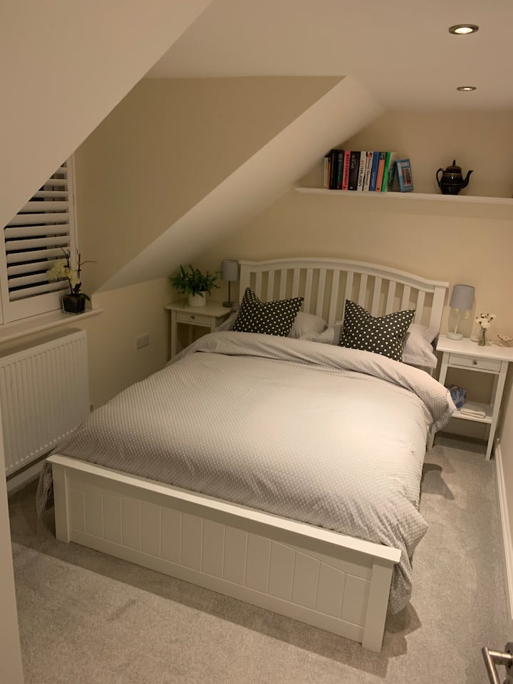 Lovely Comfortable Bedroom Near To Beach (2 Miles) - Weston-super-Mare