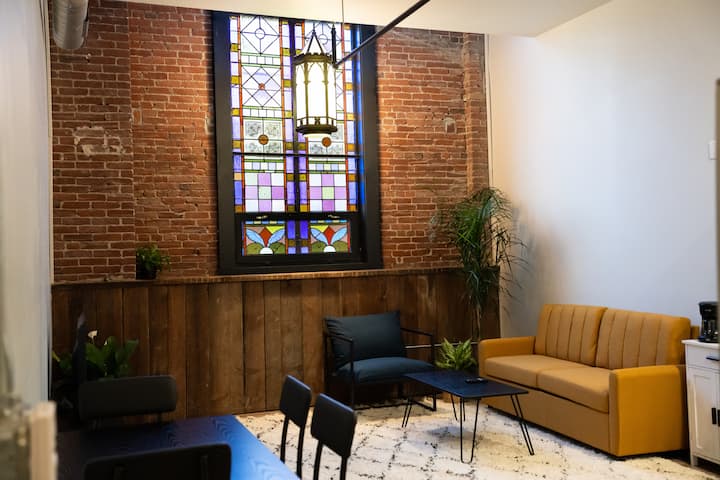 Walk To Stadiums! Sleeps 6-king Bed*free Parking! - Pittsburgh