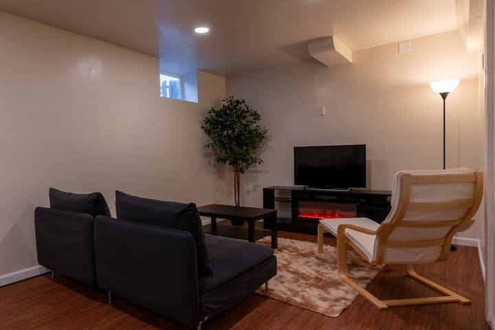 Downtown Cozy Basement Apartment With King Bed - Sioux Falls, SD