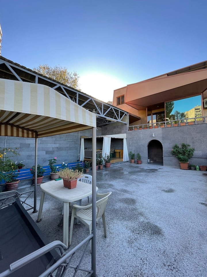 Fancy House With Pool & Patio - Erywań