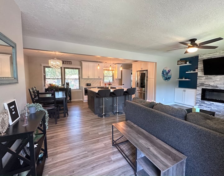 Updated Ranch In Family Neighborhood - Iowa State University, Ames