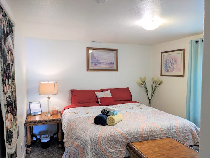 Furnished Private Room In A Specious House (Mv-b2) - Colorado Springs, CO
