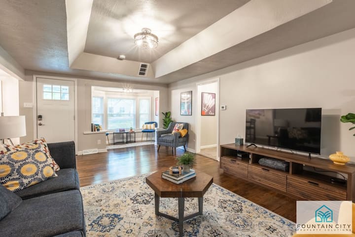Kansas City Riverside Retreat - Kansas City, MO