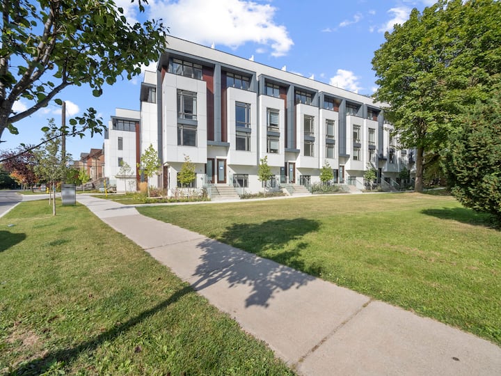 Incomparable Luxury Townhouse In Toronto(yonge) - Toronto, ON