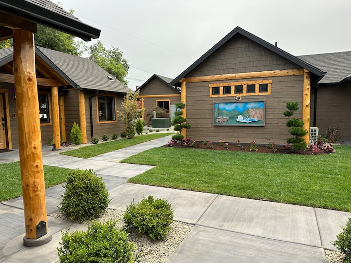 Bear Mountain - Suite 7 - Grants Pass, OR