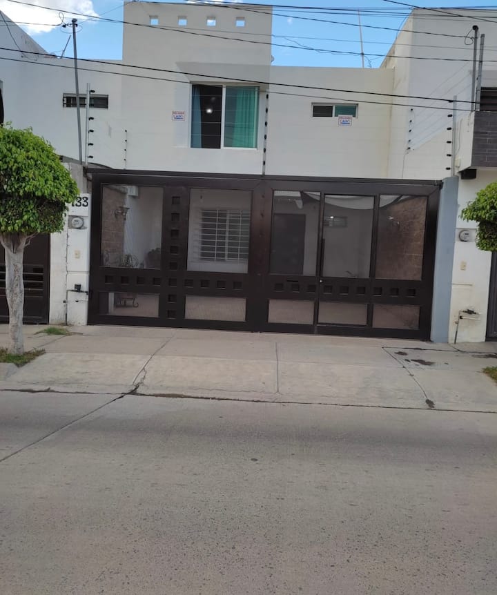 Acogedora Casa Completa - León, México
