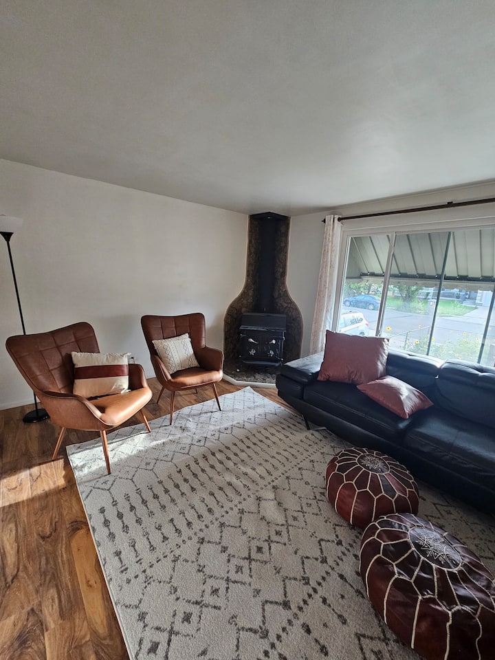 New! The Rustler Retreat - Cozy Sandy Home - Sandy, UT