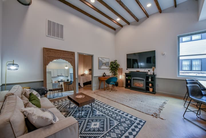 Morris Avenue Historic Loft - Homewood, AL