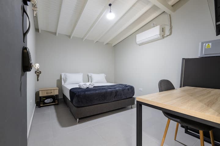 1 Min To Lleras Park, Poblado, A/c, Ultra Wi-fi - コロンビー メデジン