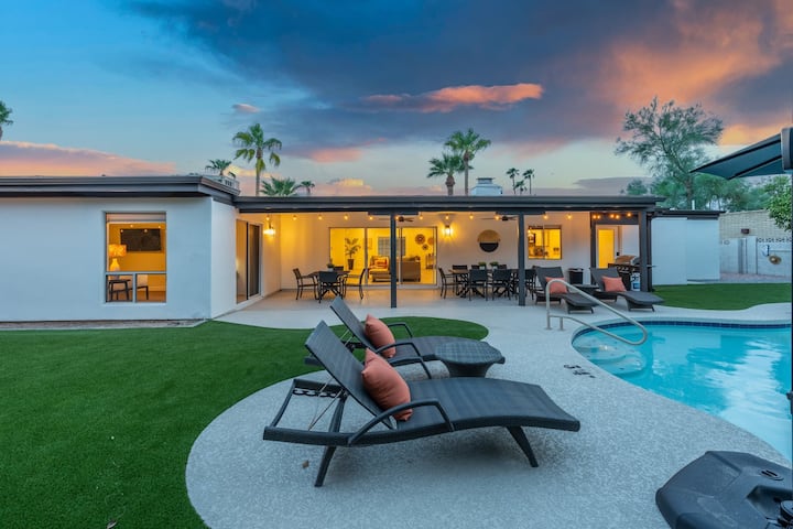 Spacious Oasis | Huge Backyard W/ Fire Pit + Pool - Phoenix, AZ