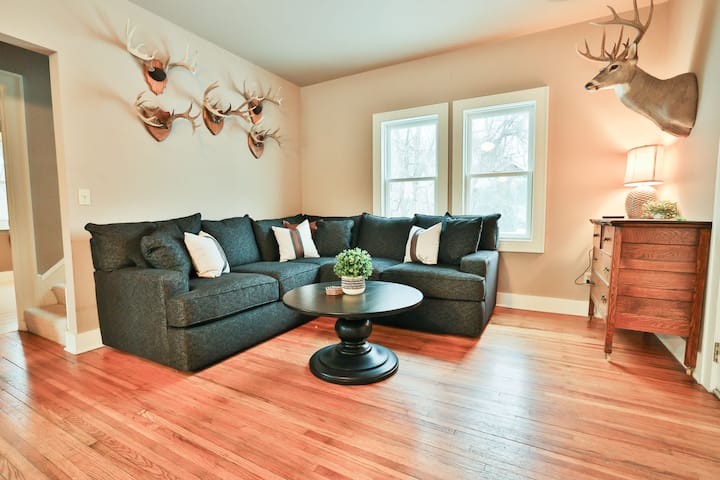 Farm House Retreat - Mankato, MN