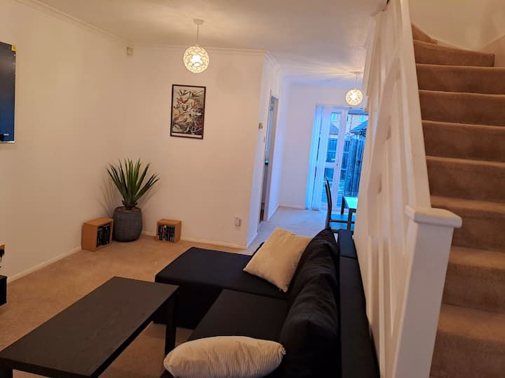 A 2-bedroom Luxurious Apartment. - Dartford