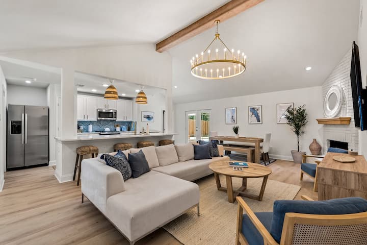 The Frisco Greek Villa | Pool | Sleeps 16-18 - Frisco, TX
