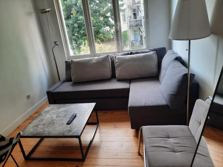 High Ceiling & Bright 1 Bedroom - Koekelberg