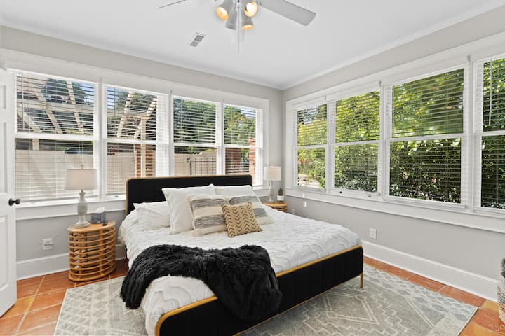 Walk To 5 Points, King Bed, 3 Tvs, Outdoor Patio - Columbia, SC