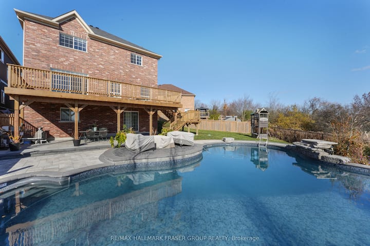 Private Suite With Pool Access - Bowmanville