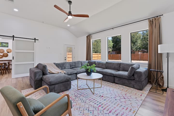 Classic Charm Modern Living | Ideal Long-term Stay - Bastrop, TX