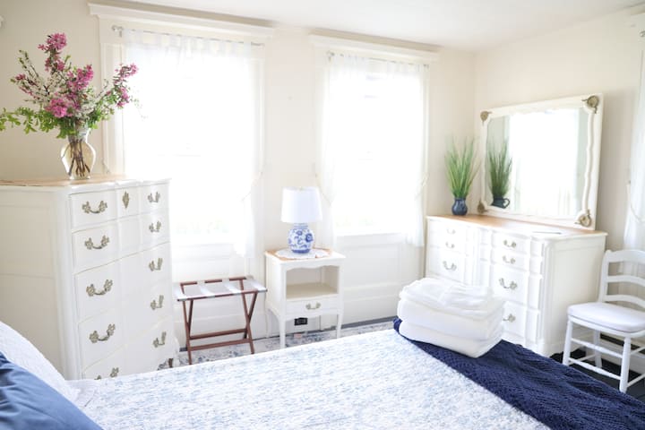 The Charlie Mayo Apartment - Provincetown, MA