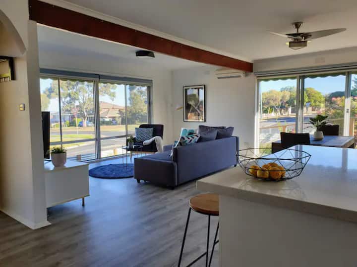 Geelong Delight: Embrace Comfort @ Braund Avenue - North Shore