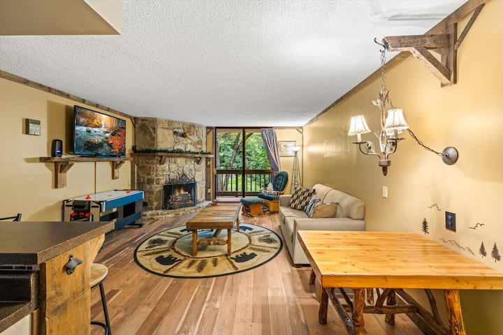 Rustic River - Cozy Hideaway - Gatlinburg, TN