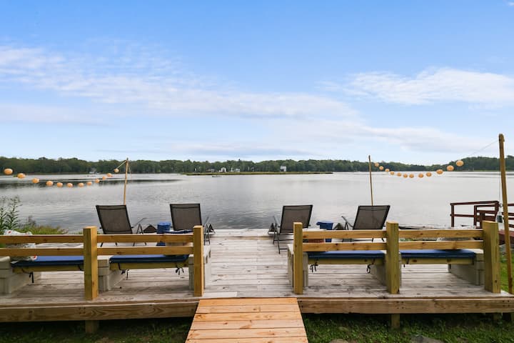 Tranquil Lakefront Retreat - Tobyhanna, PA