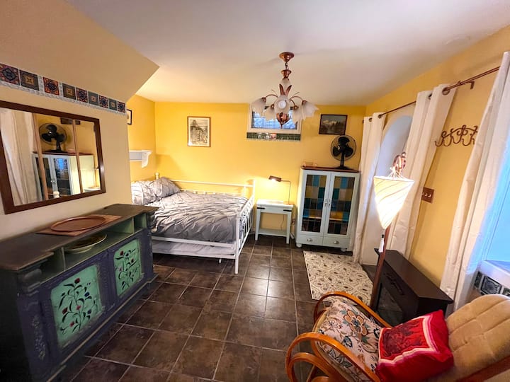 The Downtown Snooze:  Unit A: The Eclectic Snooze - Castlegar