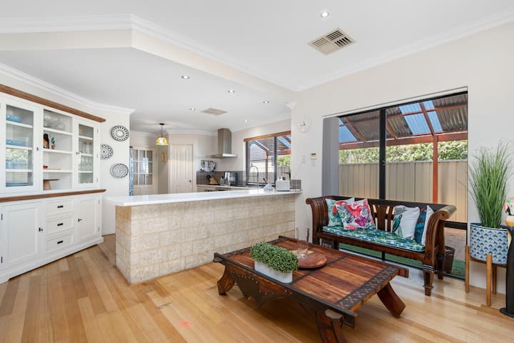 Serenity And Style: Your Ashby Getaway Awaits - Joondalup
