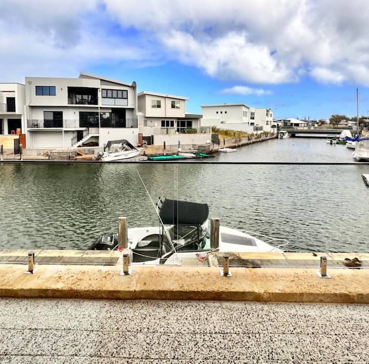 Bluemanna Bliss Canal Stay - Mandurah