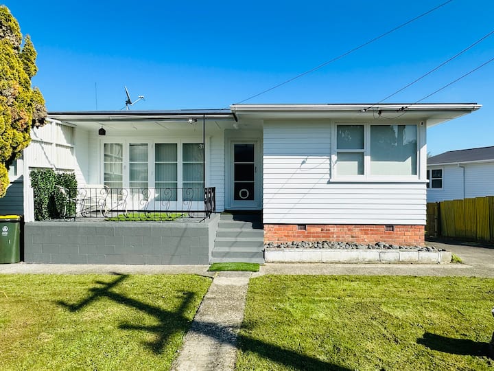 Spacious 4 Bedroom House In South Auckland - Auckland