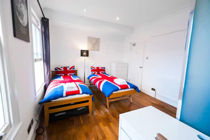 Central Location Zone 1 Room Kensington / En Suite - Whitehall