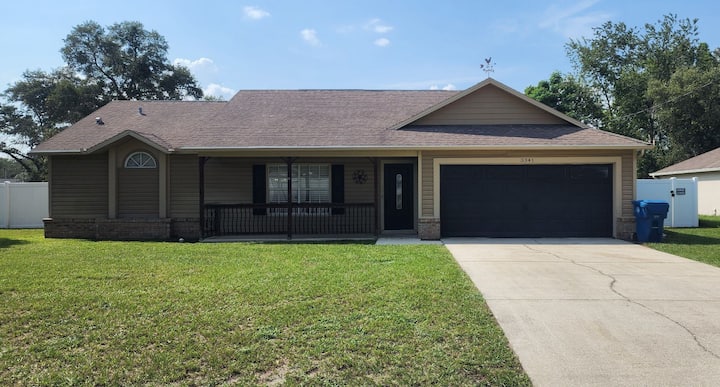 Adventure Coast: 4/2, Near Spring, Beach, Big Yard - Weeki Wachee, FL