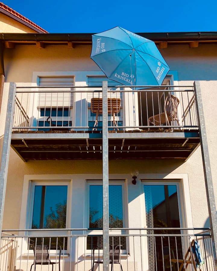 Eg Links, 2 Schlafzimmer, Küche, Bad, Balkon, - Donaustauf