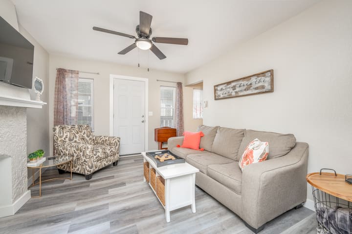 Nearby Downtown! In Unit W&d + Pullout Sofa - Wichita, KS