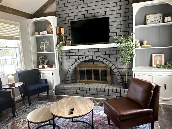 Centrally Located Updated Home 2king - Kansas City