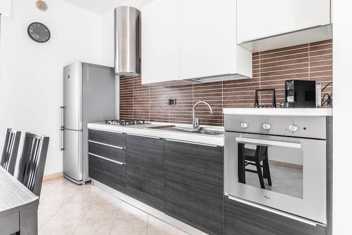 95 Sqm 3br Apartment Milan - Bocconi, Free Parking - Rozzano